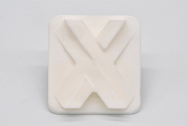 Nylon 12 (PA 12) chargé de verre (SLS) | Xometry Pro