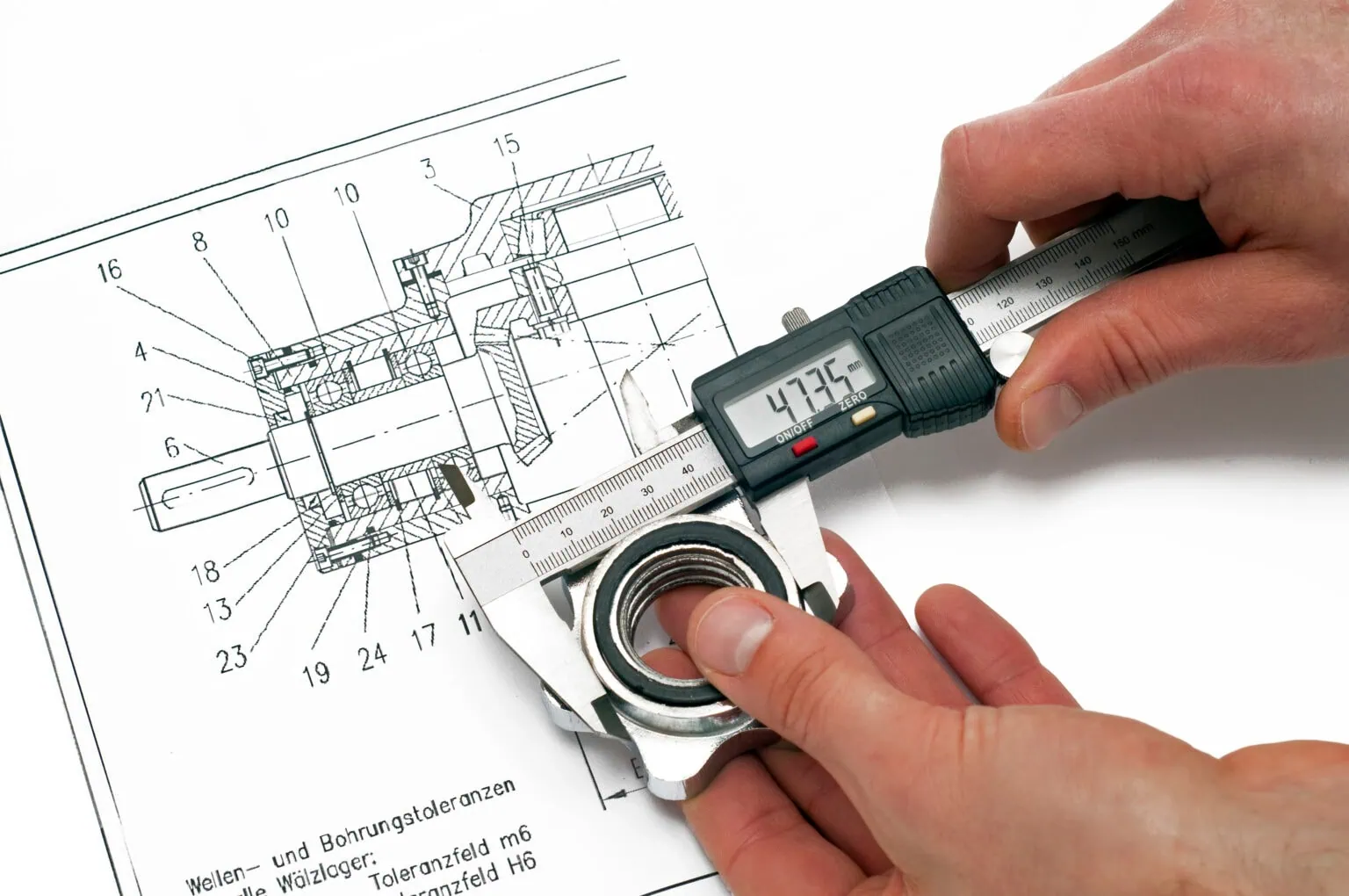 Tolleranze dimensionali per la produzione: ISO 2768 e ISO 286| Xometry Pro